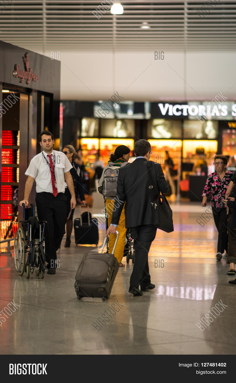 People Walking Airport Image & Photo (Free Trial) | Bigstock