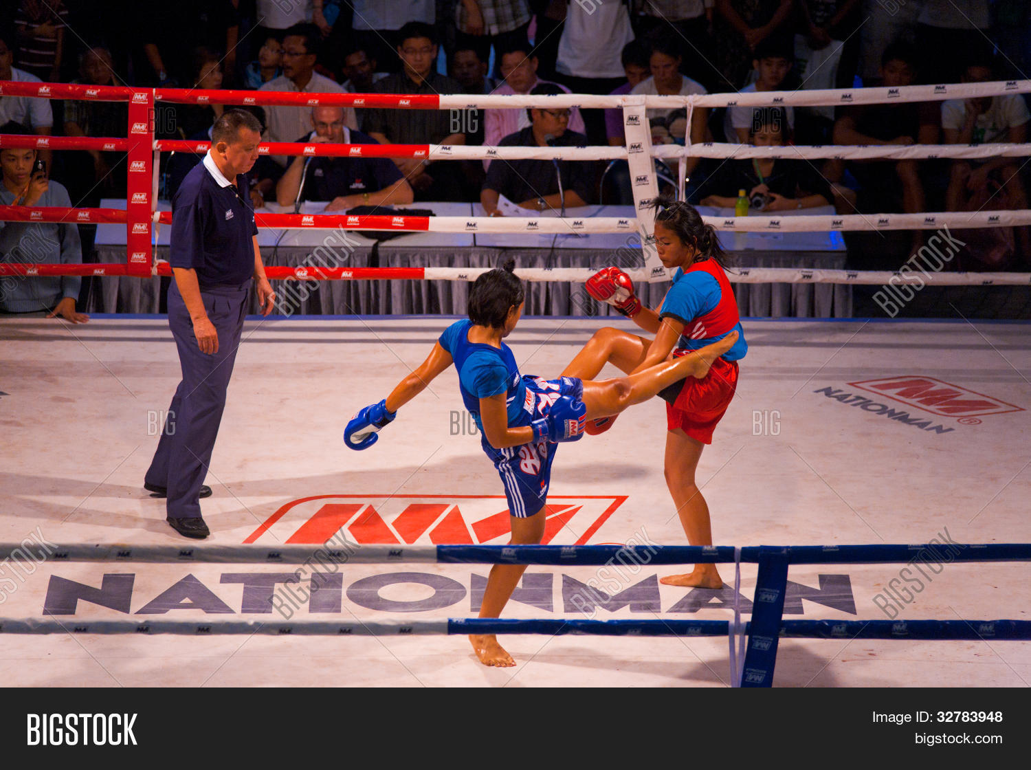 Muay Thai Women Kick Image & Photo (Free Trial) | Bigstock
