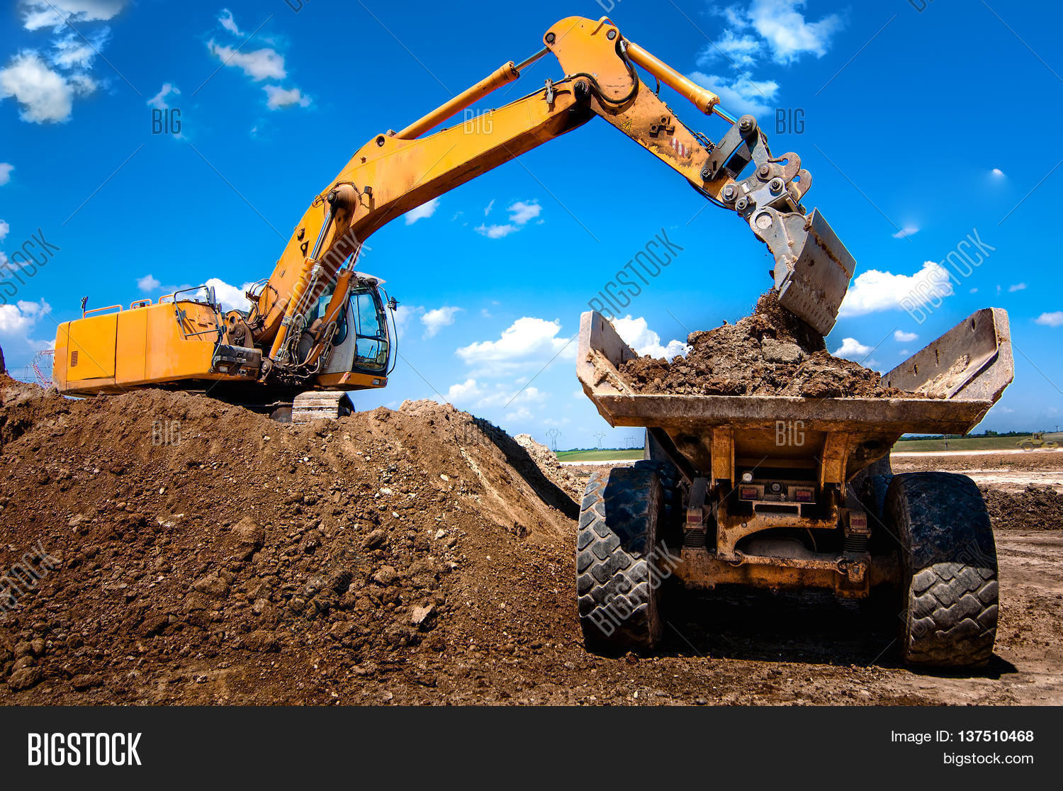 Excavator Loading Image & Photo (Free Trial) | Bigstock