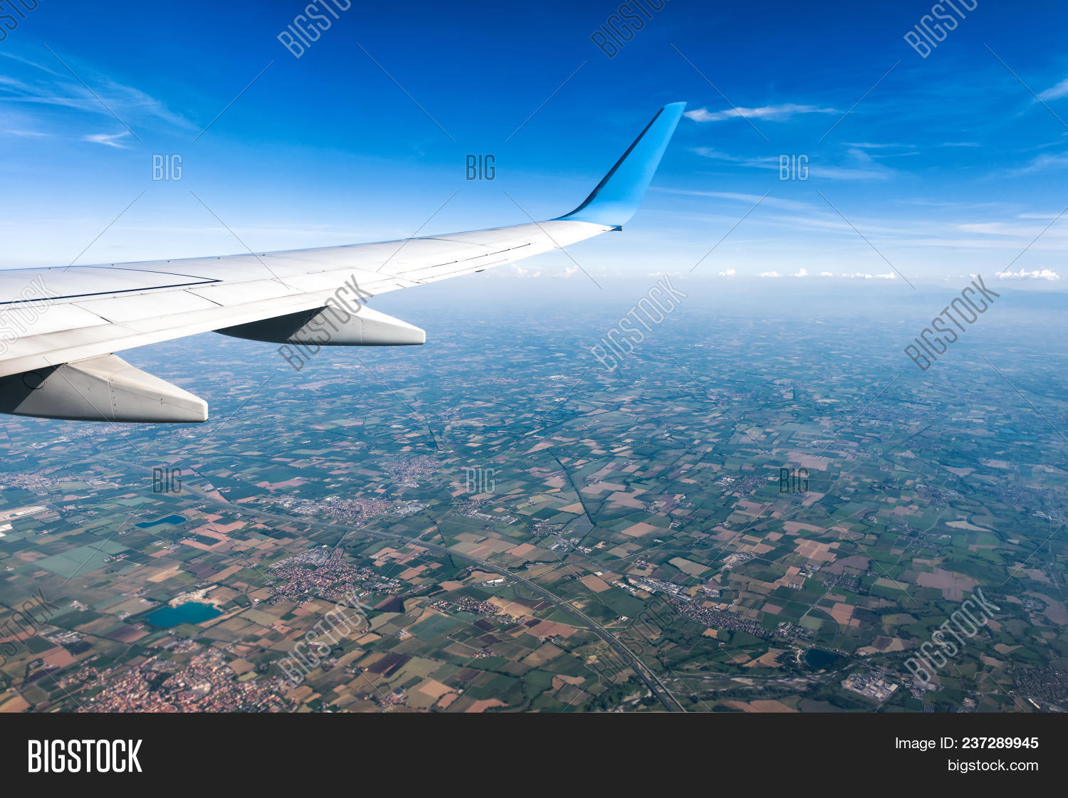 Wing Airplane Flying Image & Photo (Free Trial) | Bigstock