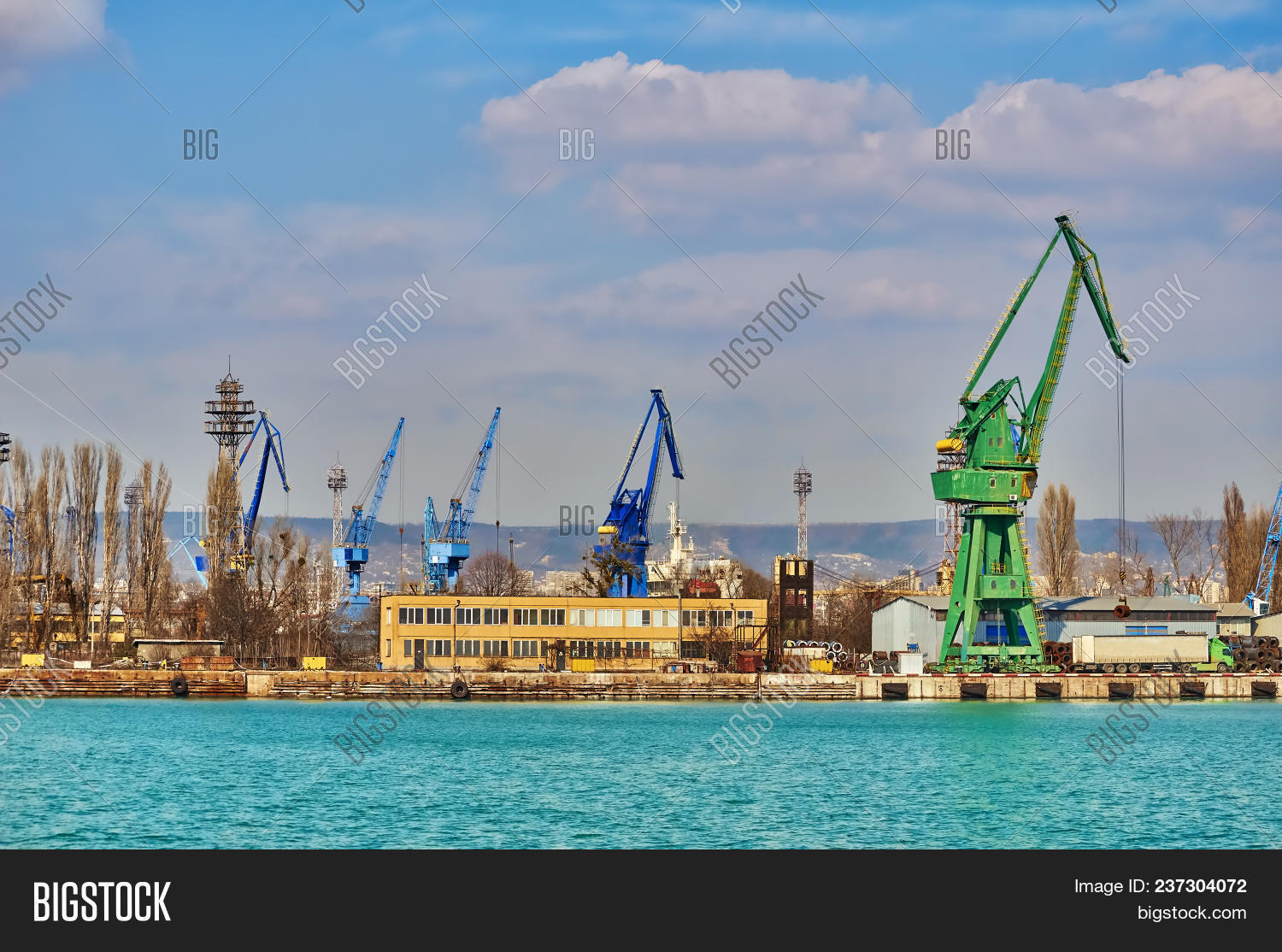 Harbour Level Luffing Image & Photo (Free Trial) | Bigstock