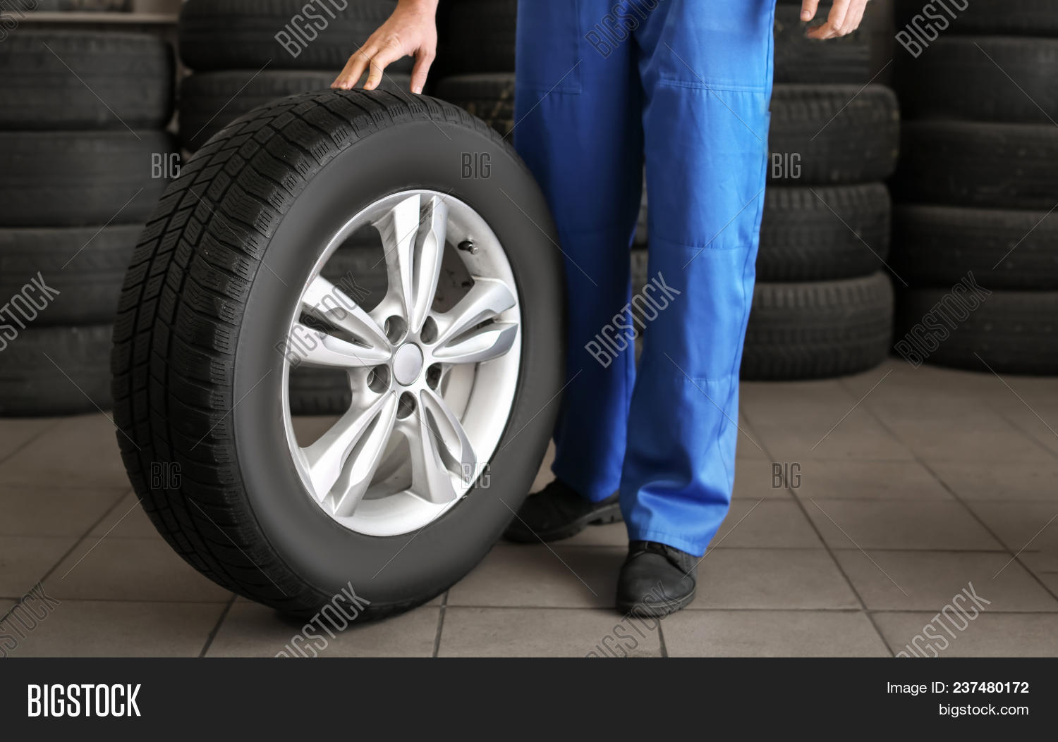 Mechanic Car Wheel Image & Photo (Free Trial) | Bigstock