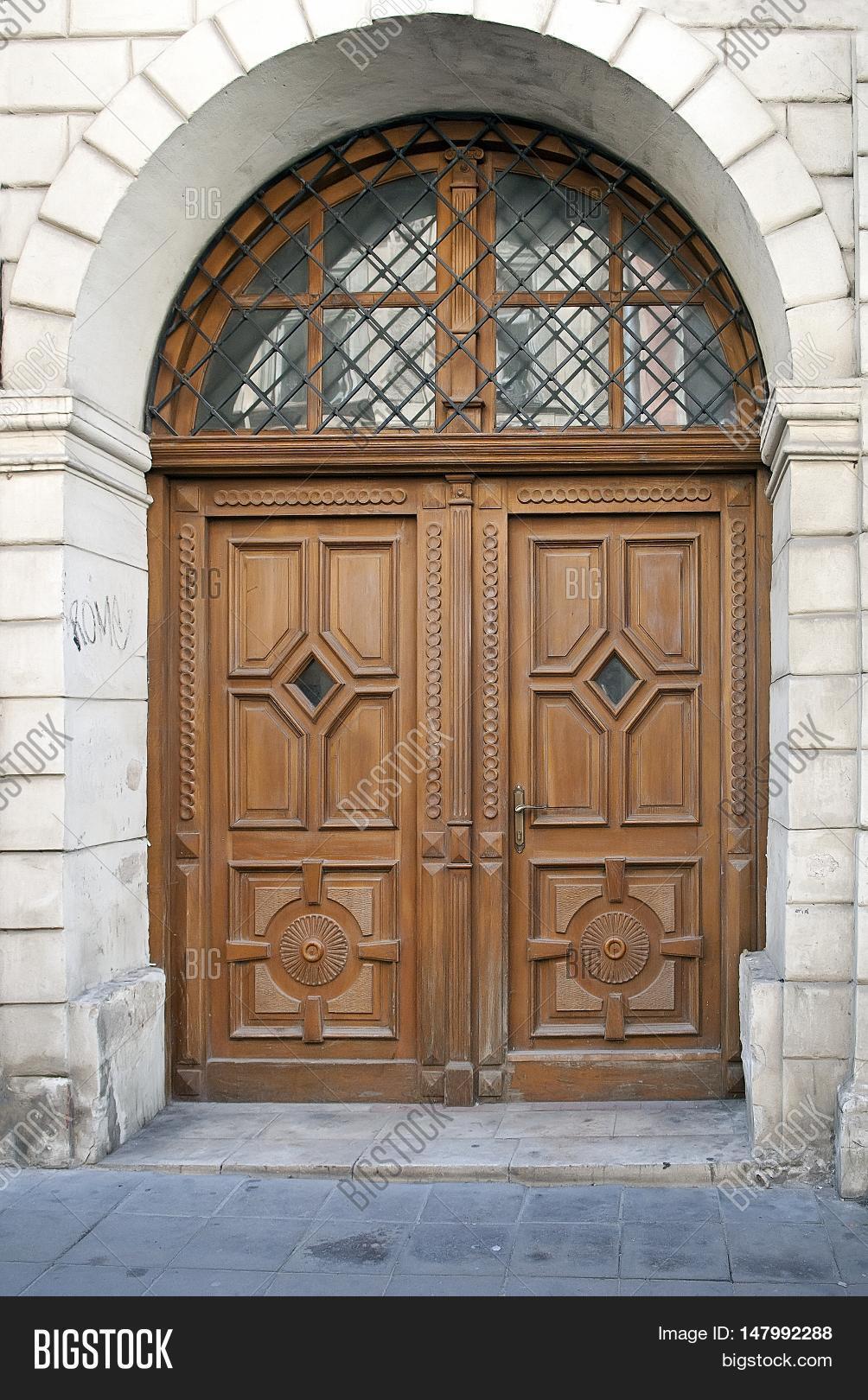 Old Massive Oak Door Image & Photo (Free Trial) | Bigstock