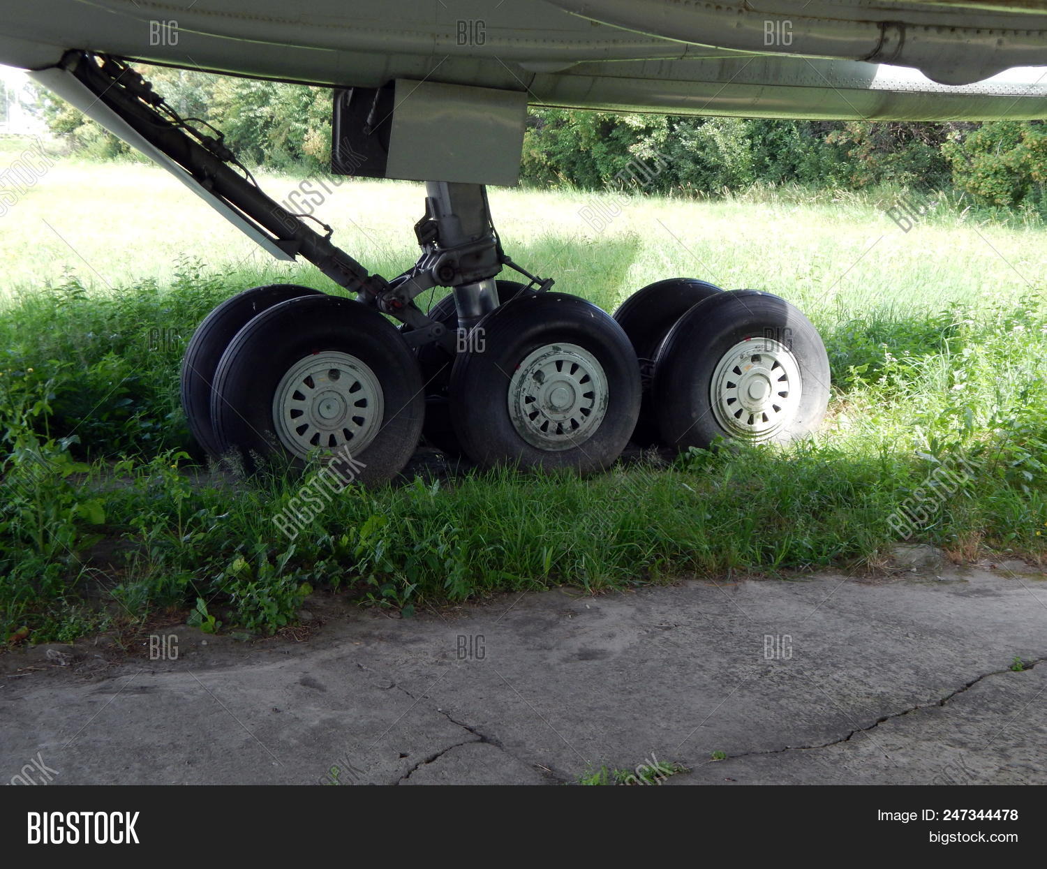 Aviation Chassis Image & Photo (Free Trial) | Bigstock