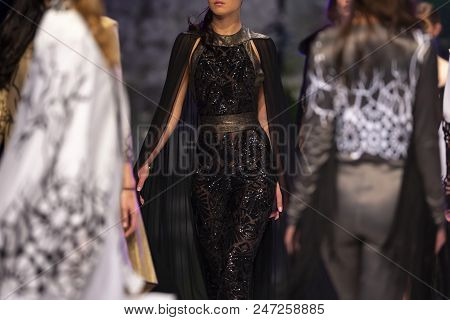 Female Models Walk Image & Photo (Free Trial) | Bigstock