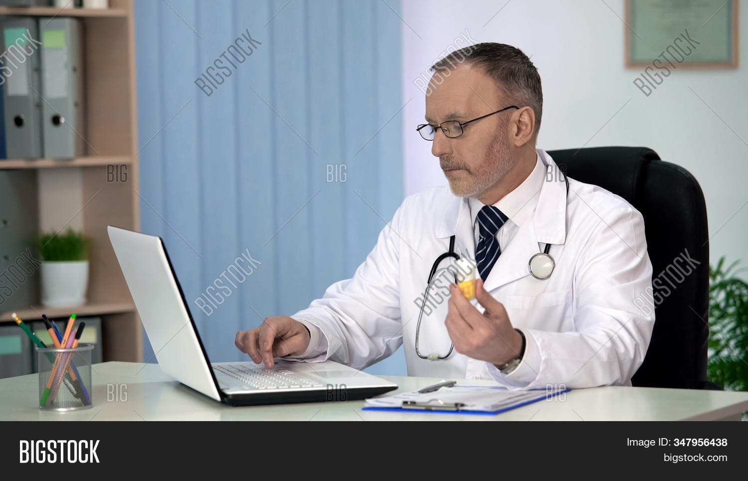 Doctor Making Image & Photo (Free Trial) | Bigstock