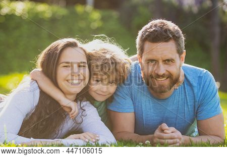 Cute Family Kuva ja valokuva (ilmainen kokeilu) | Bigstock
