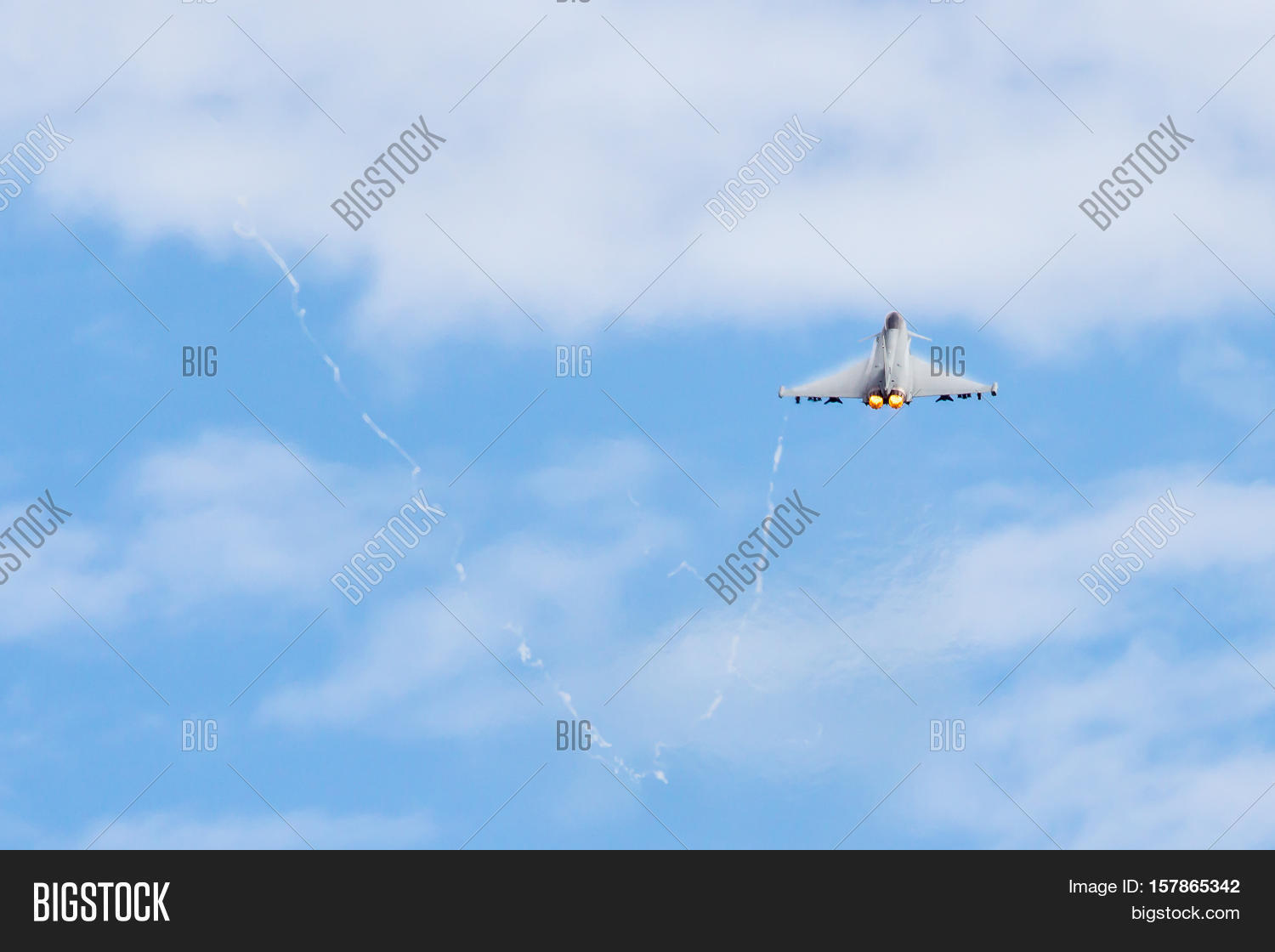 Fighter Jet Flying Image & Photo (Free Trial) | Bigstock