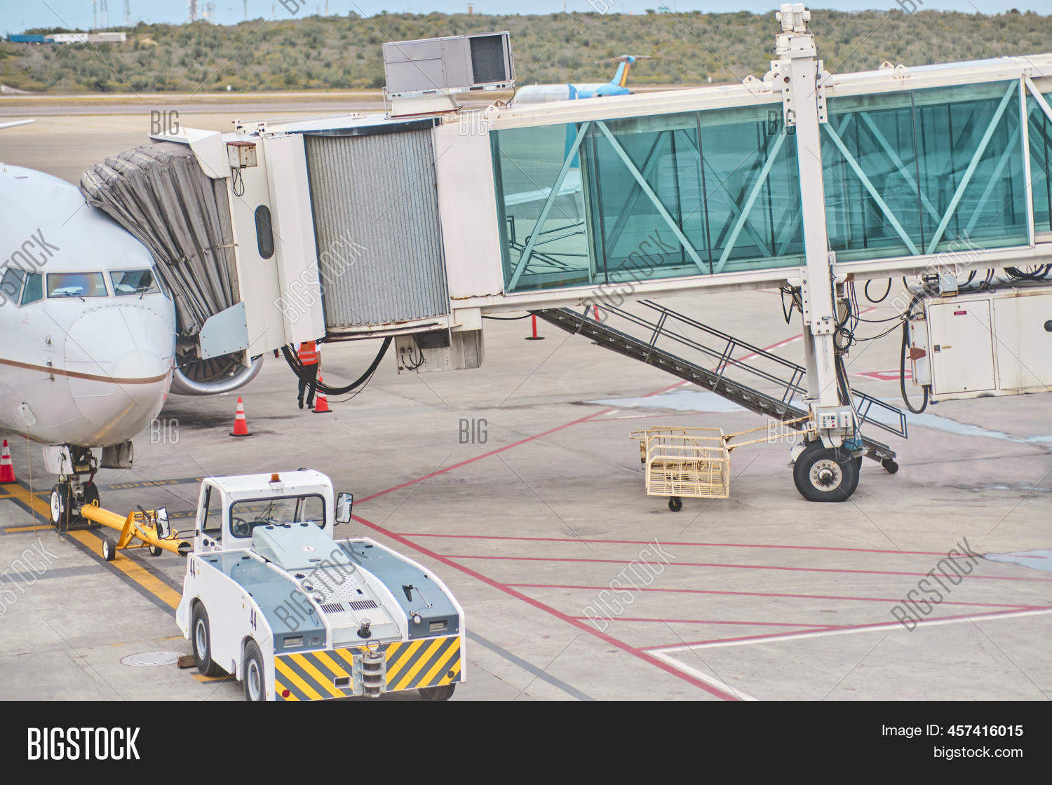 Jetway Waiting Plane Image & Photo (Free Trial) | Bigstock