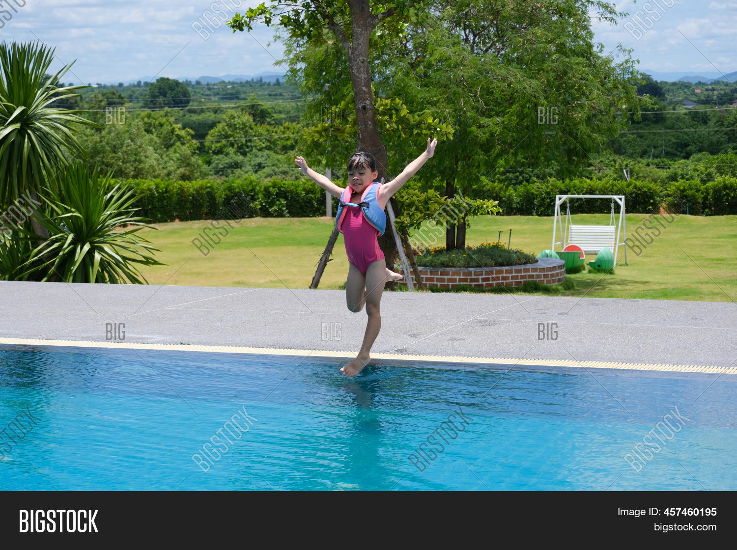 Little Girl Life Vest Image & Photo (Free Trial) | Bigstock