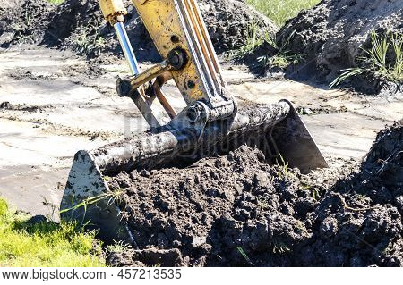Excavator Wide Bucket Image & Photo (Free Trial) | Bigstock
