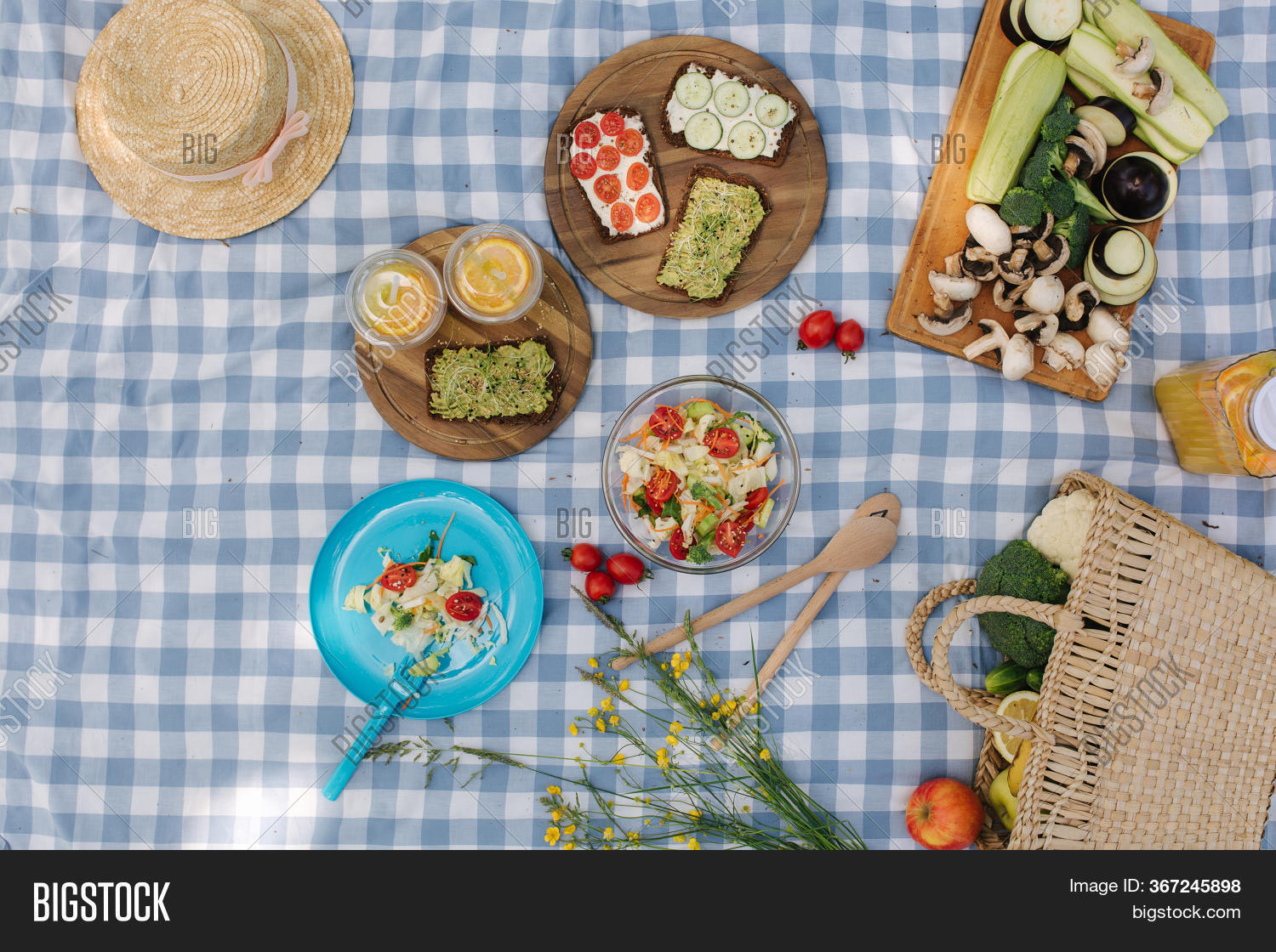 Top View Picnic Basket Image & Photo (Free Trial) | Bigstock