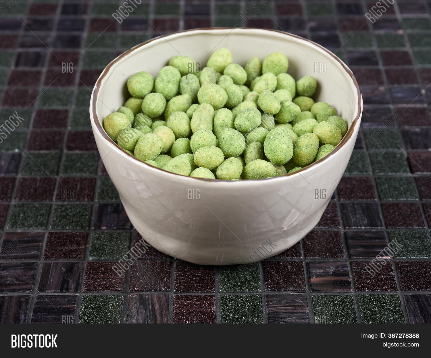 Crunchy Whole Peanuts Image & Photo (Free Trial) | Bigstock
