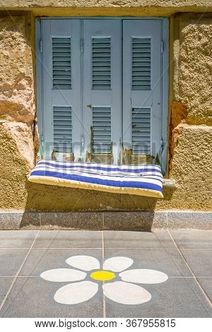 Ground Floor Window Image & Photo (Free Trial) | Bigstock