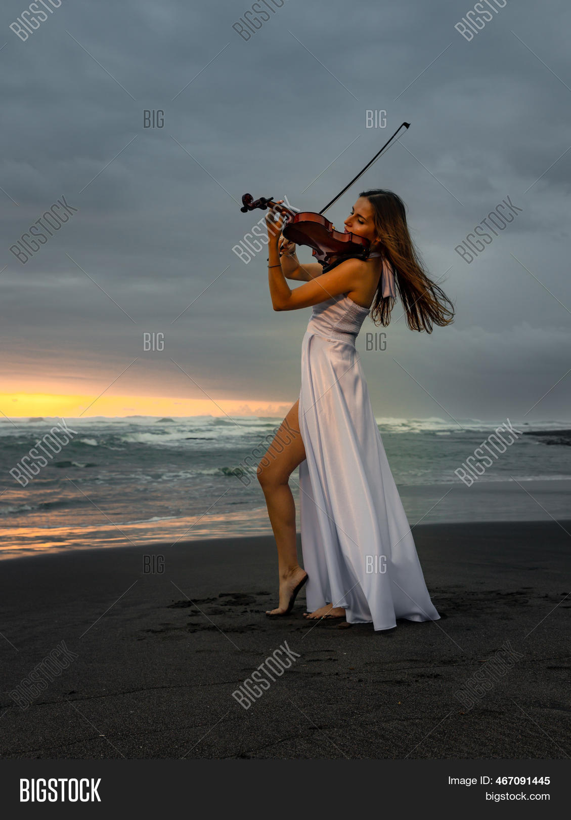 Beautiful Woman Violin Image & Photo (Free Trial) | Bigstock