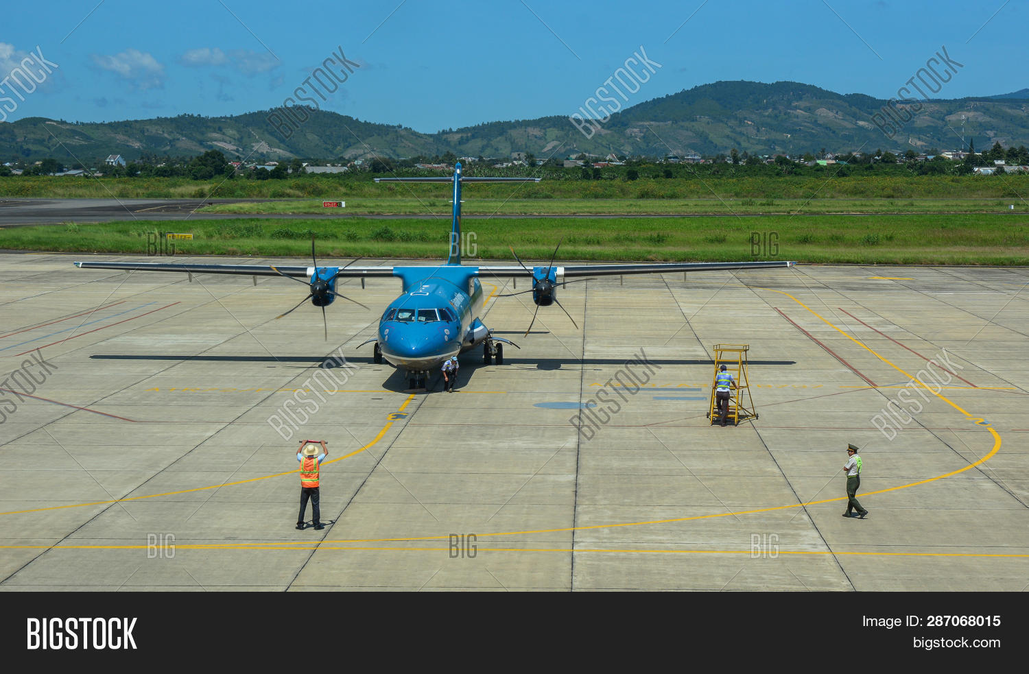 Atr 72 Airplane Image & Photo (Free Trial) | Bigstock