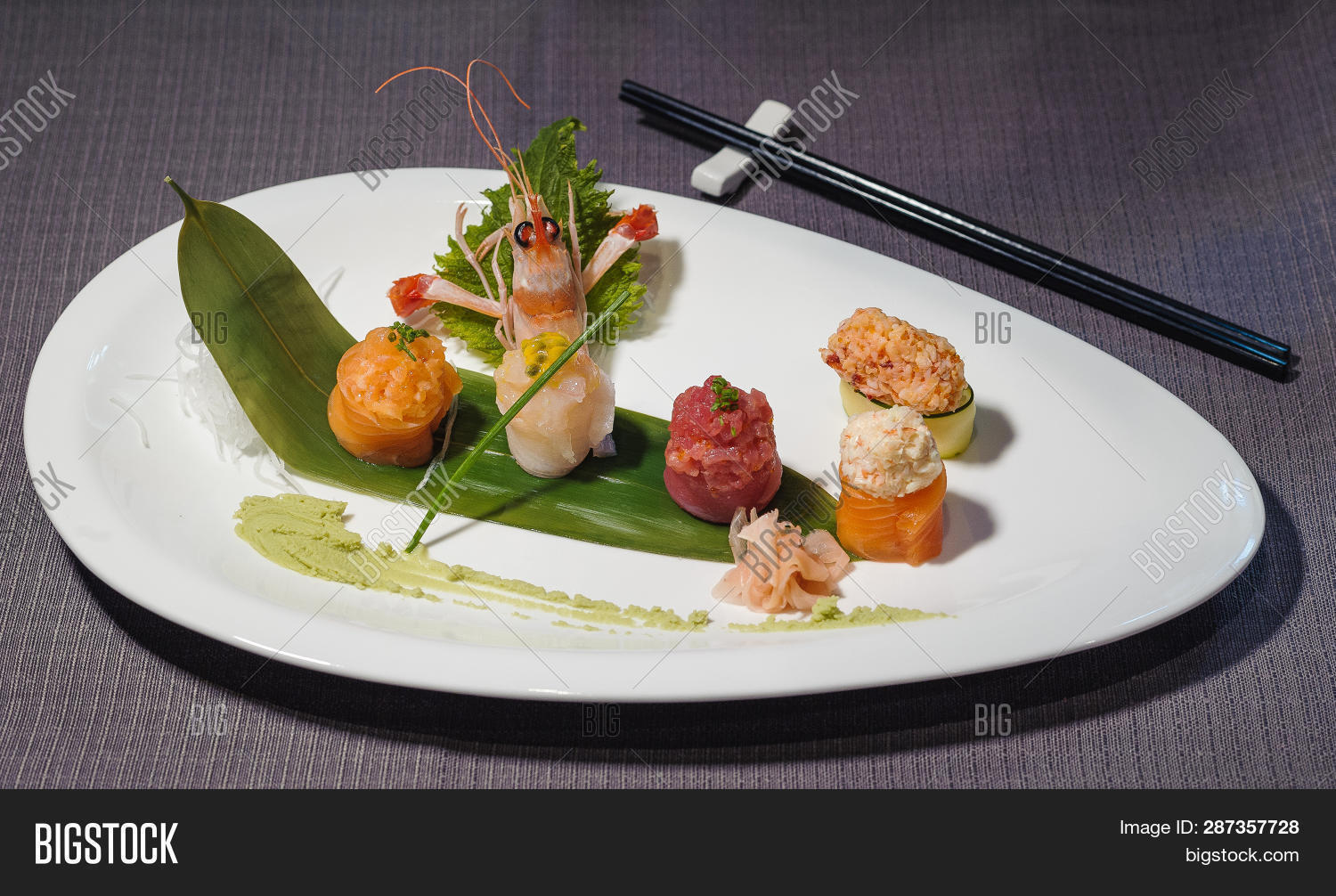 Imagen y foto Mix Gunkan Maki, (prueba gratis) | Bigstock