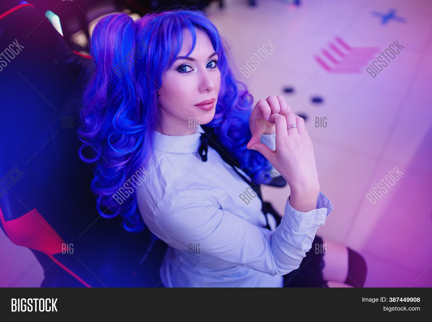 Young Woman Streamer Image & Photo (Free Trial) | Bigstock