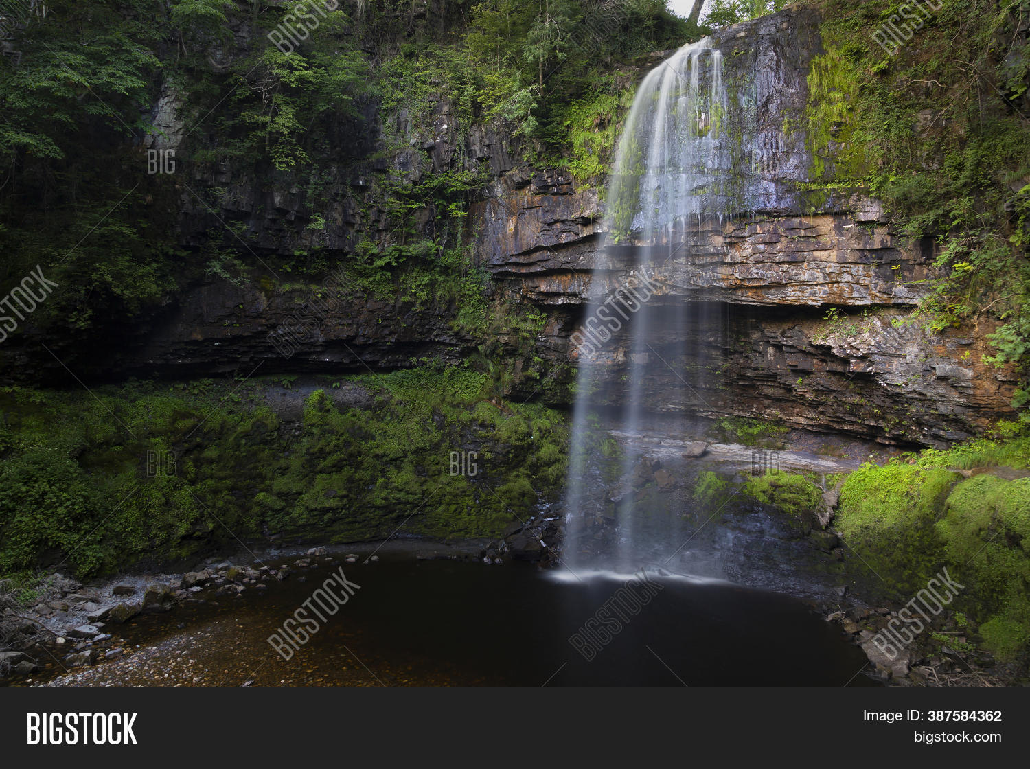 Henrhyd Falls Near Image & Photo (Free Trial) | Bigstock