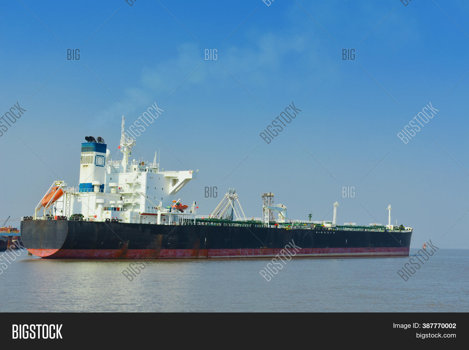 Large Empty Merchant Image & Photo (Free Trial) | Bigstock