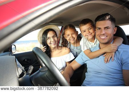 Happy Family Car On Image & Photo (Free Trial) | Bigstock