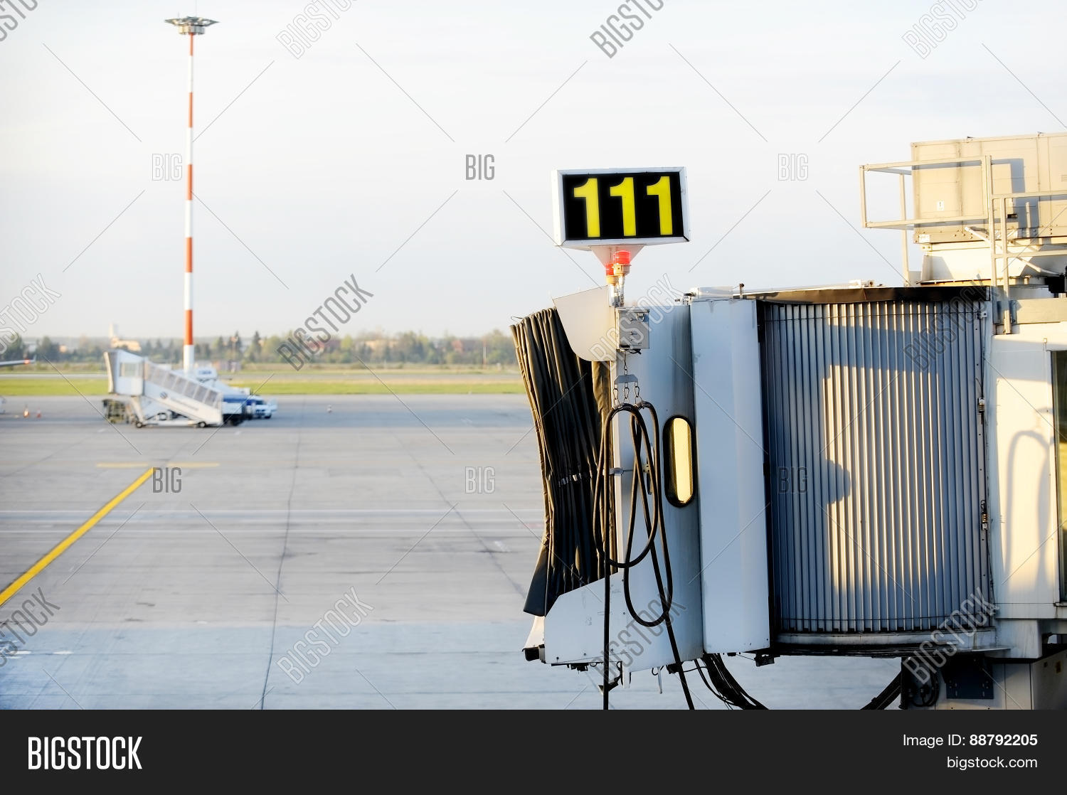 Jet Bridge Image & Photo (Free Trial) | Bigstock