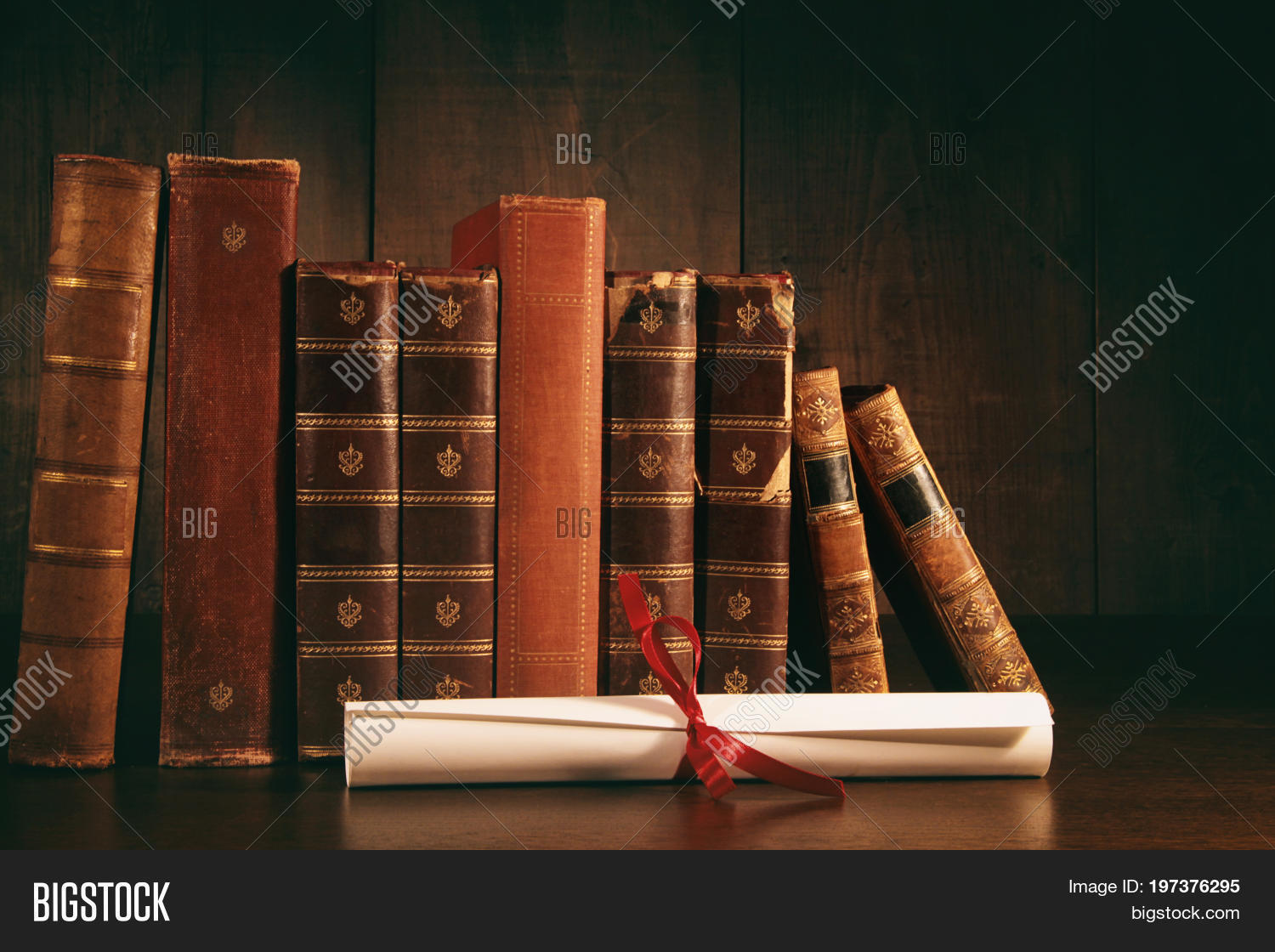 Imagen y foto Stack Old Books (prueba gratis) | Bigstock