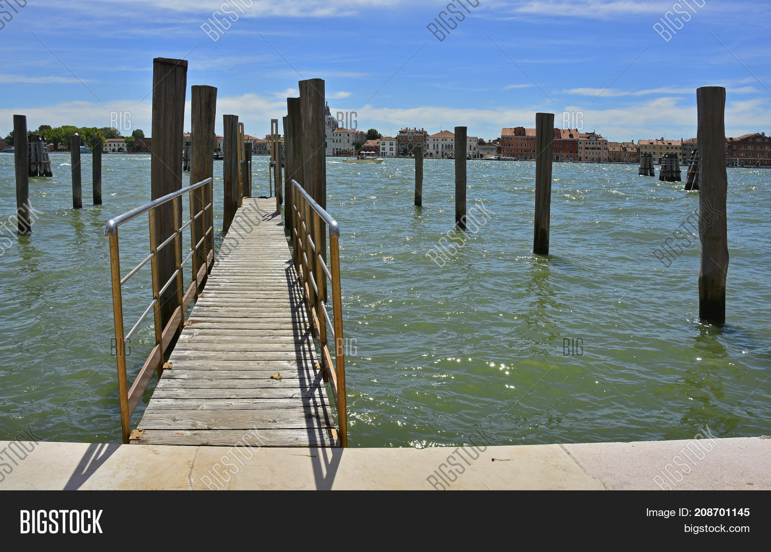 Mooring Pier Mooring Image & Photo (Free Trial) | Bigstock