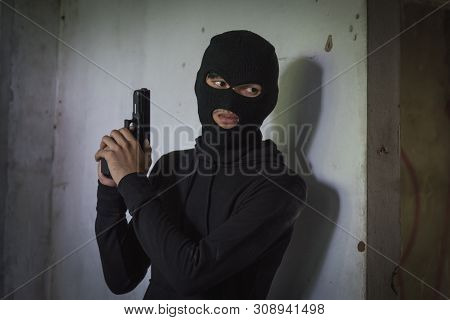 Man Robber Thief Wear Image & Photo (Free Trial) | Bigstock