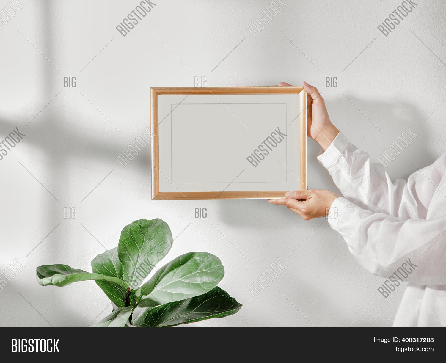 Hand Holding Frame Image & Photo (Free Trial) | Bigstock