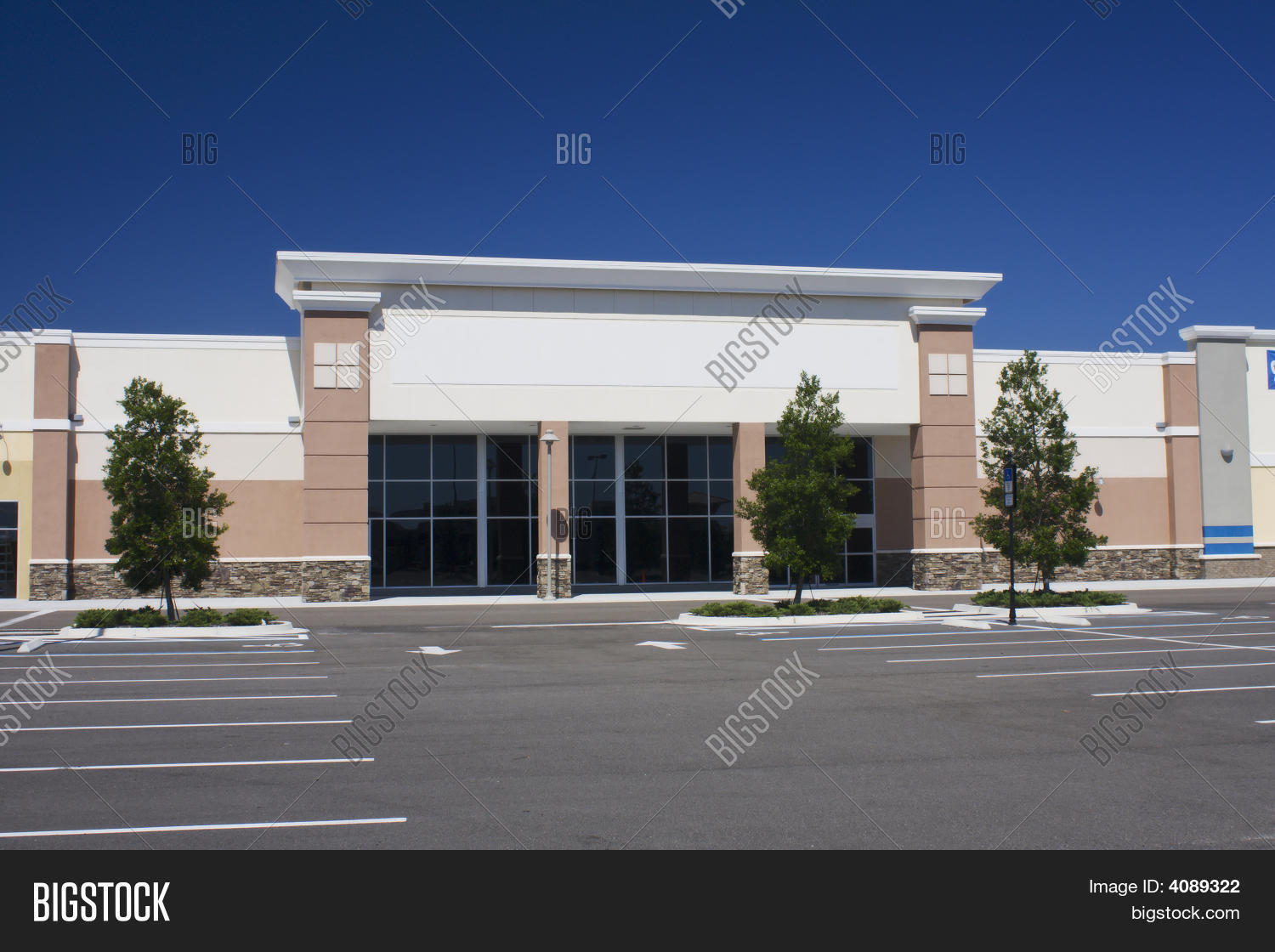 Large Retail Shop Image & Photo (Free Trial) | Bigstock