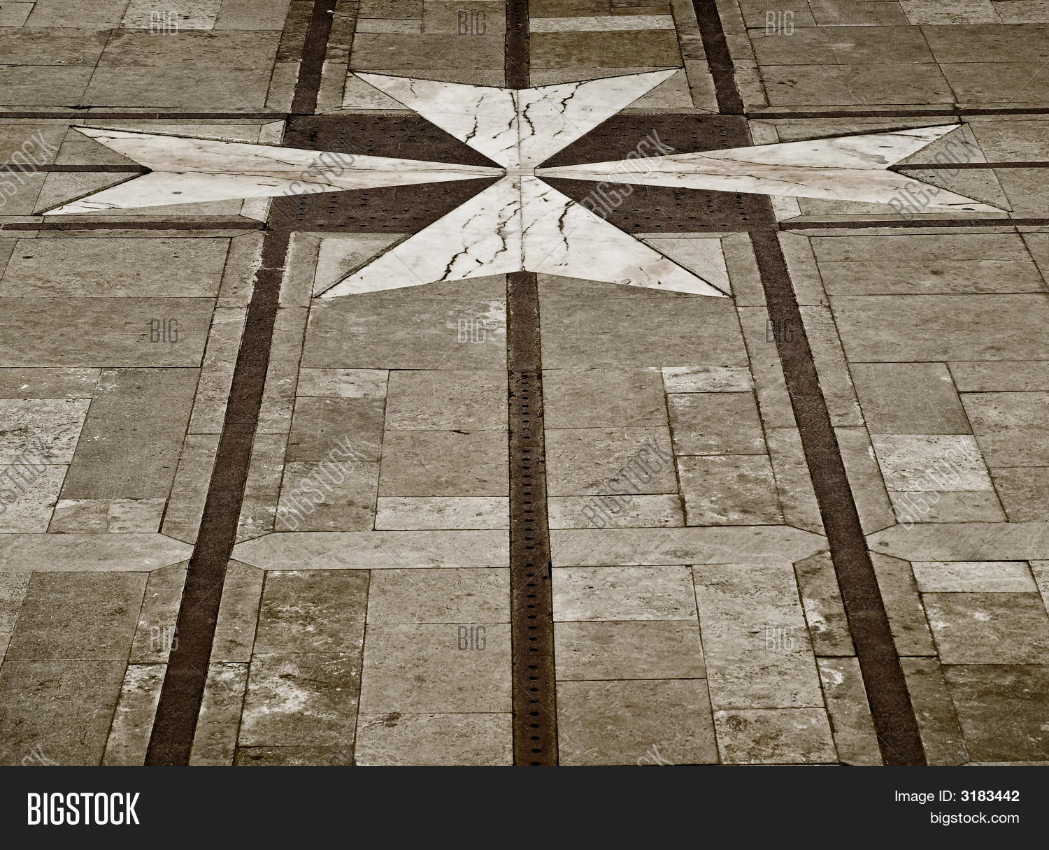 Maltese Cross Emblem Image & Photo (Free Trial) | Bigstock