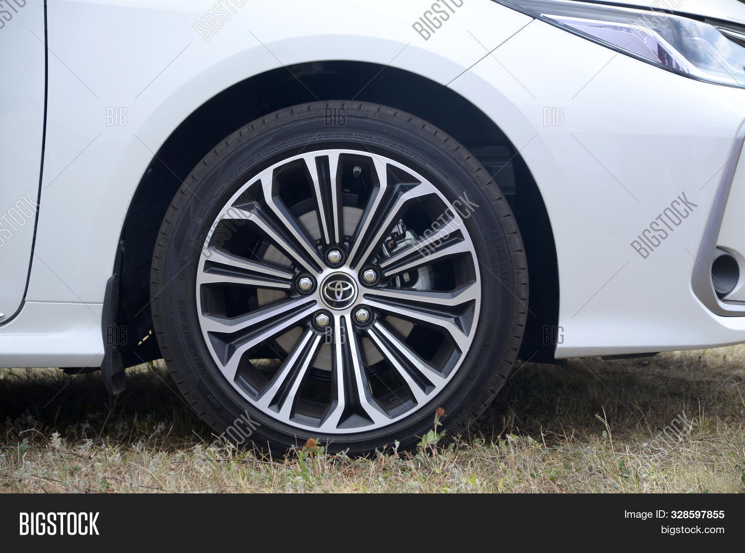 Toyota Corolla Wheel Image & Photo (Free Trial) | Bigstock