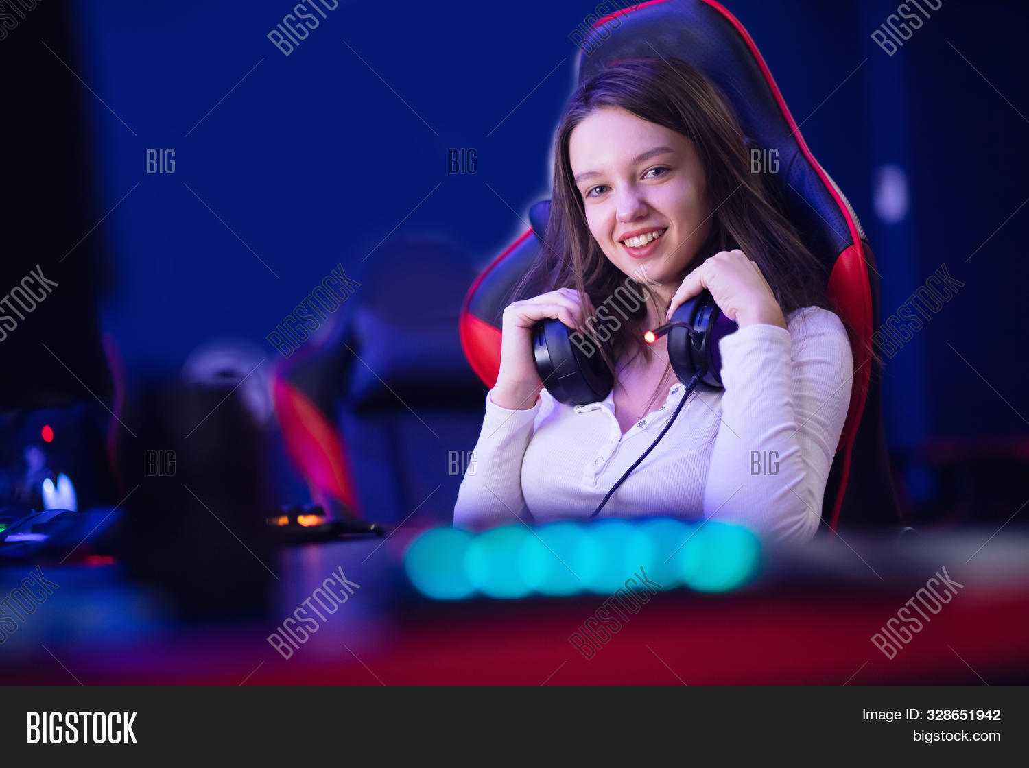 Imagen y foto Streamer Beautiful (prueba gratis) | Bigstock