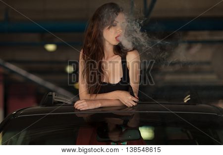Young Beautiful 图片和照片（免费试用） | Bigstock