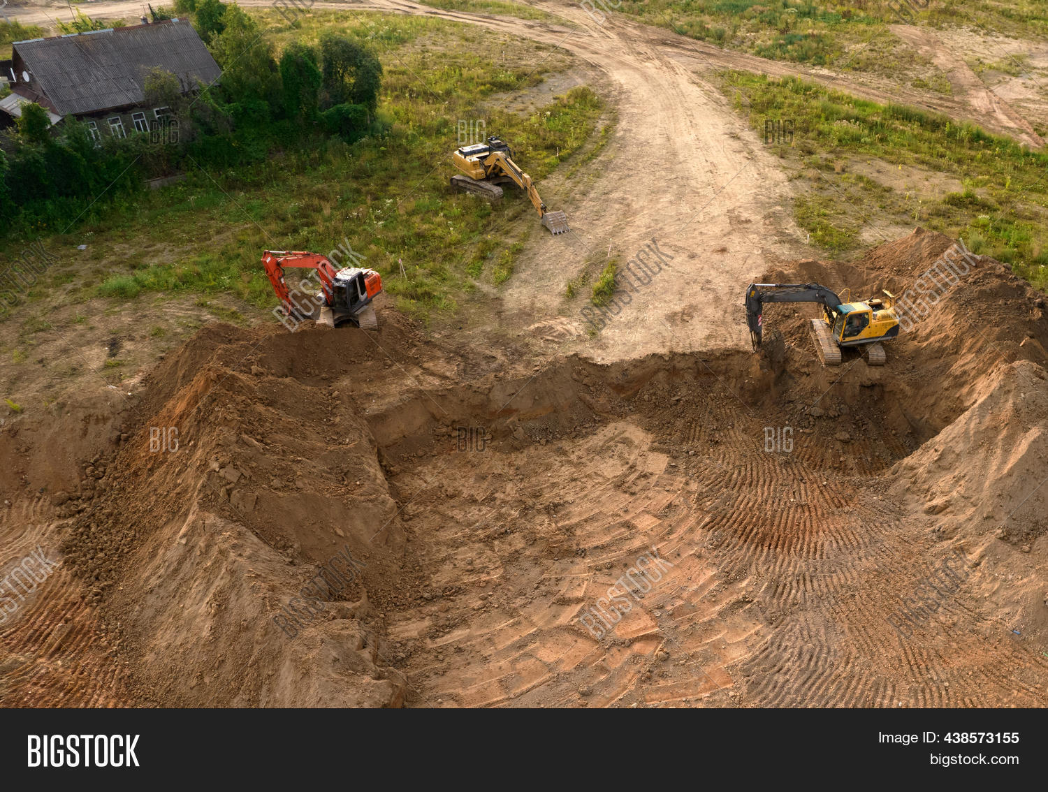 Excavator Dig Ground Image & Photo (Free Trial) | Bigstock