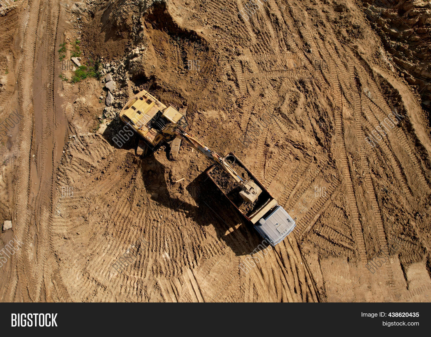 Excavator Load Sand Image & Photo (Free Trial) | Bigstock