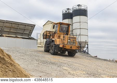 Powerful Loader Loads Image & Photo (Free Trial) | Bigstock