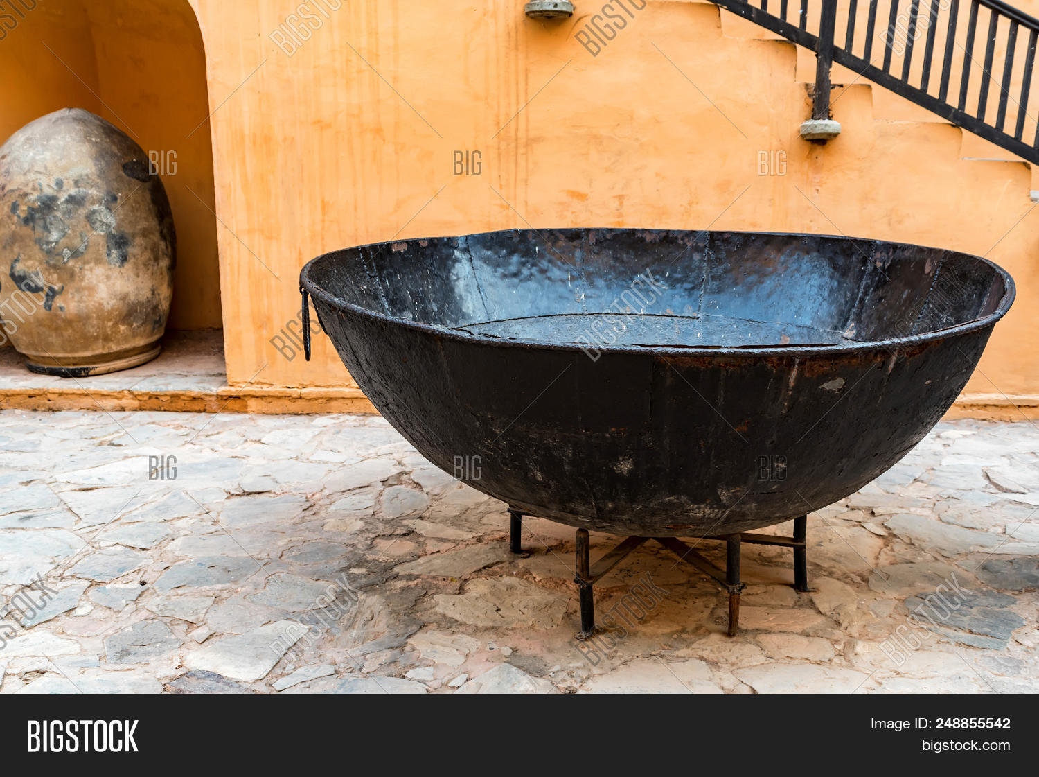 Close Big Black Image & Photo (Free Trial) | Bigstock