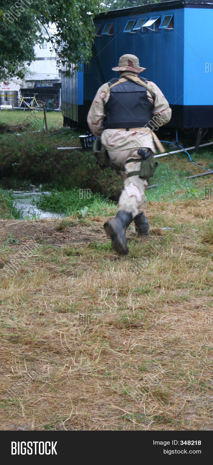 Soldier Running Image & Photo (Free Trial) | Bigstock