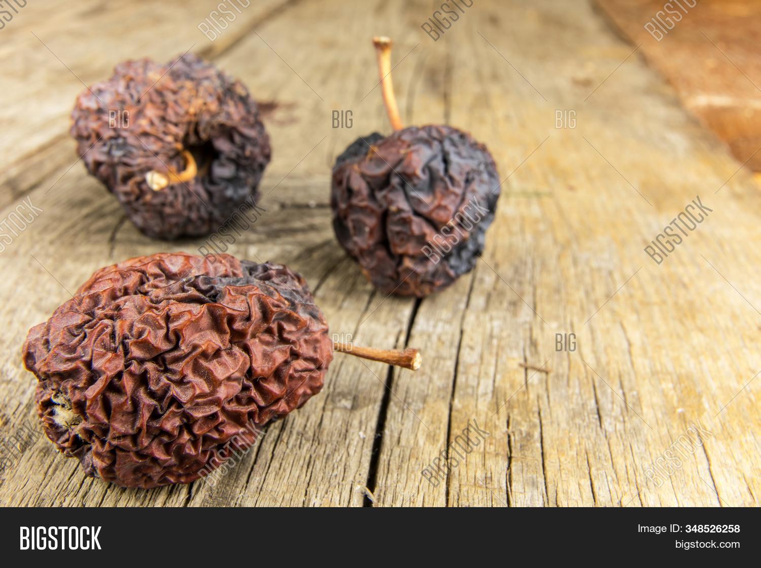Imagen y foto Shriveled Apple. (prueba gratis) | Bigstock