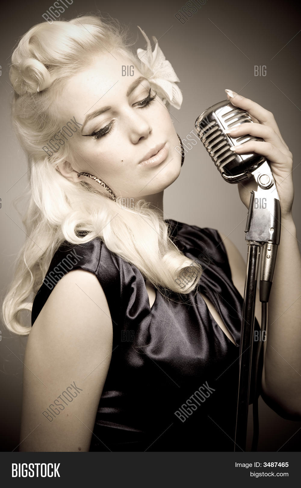 Vintage Singer Image & Photo (Free Trial) | Bigstock