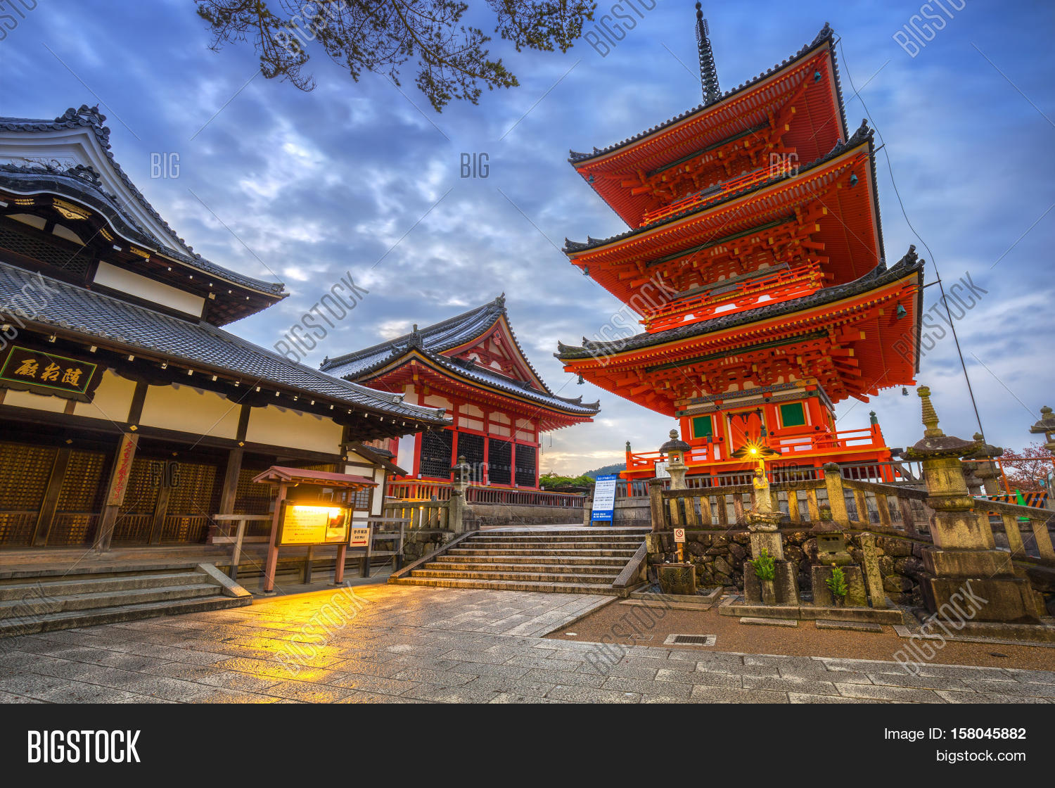 KYOTO, JAPAN - NOVEMBER 10, 2016: Image & Photo | Bigstock KYOTO, JAPAN - NOVEMBER 10, 2016: Image & Photo | Bigstock