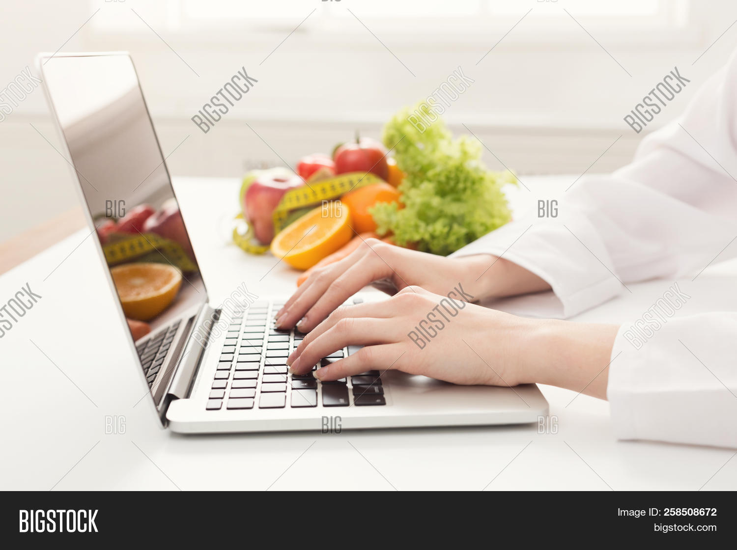 Female Nutritionist Image & Photo (Free Trial) | Bigstock
