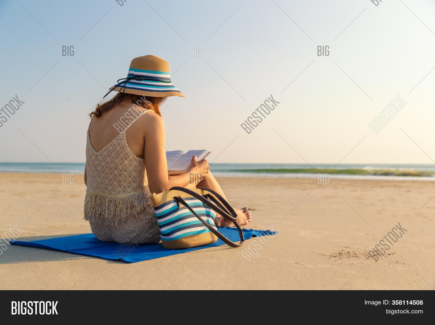Back Side Angle Woman Image & Photo (Free Trial) | Bigstock
