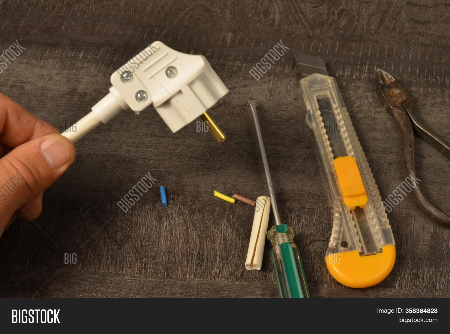Grounded Electrical Image & Photo (Free Trial) | Bigstock