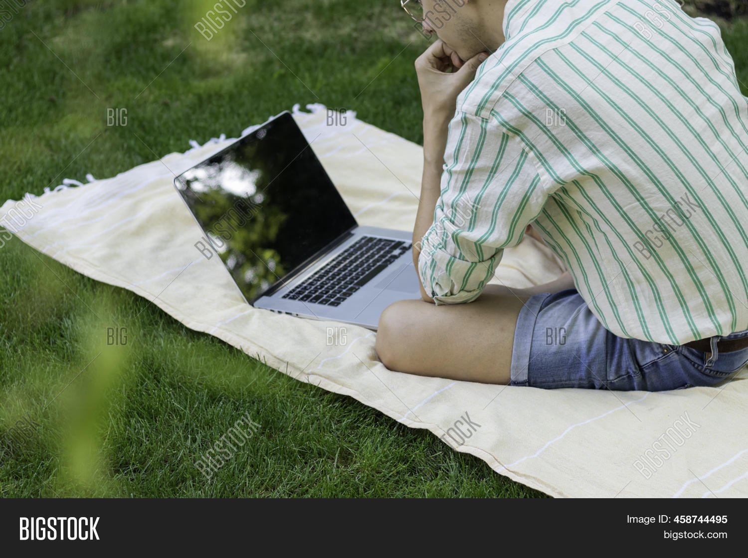 Back View Faceless Image & Photo (Free Trial) | Bigstock