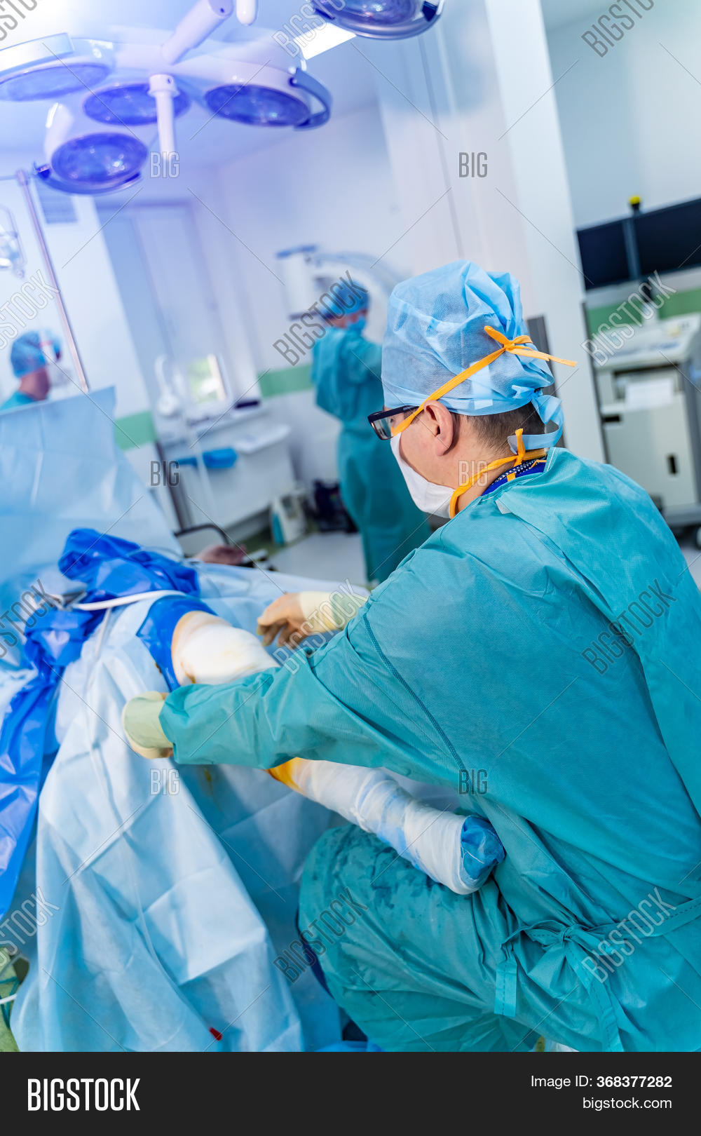 Surgeon Operating Image & Photo (Free Trial) | Bigstock