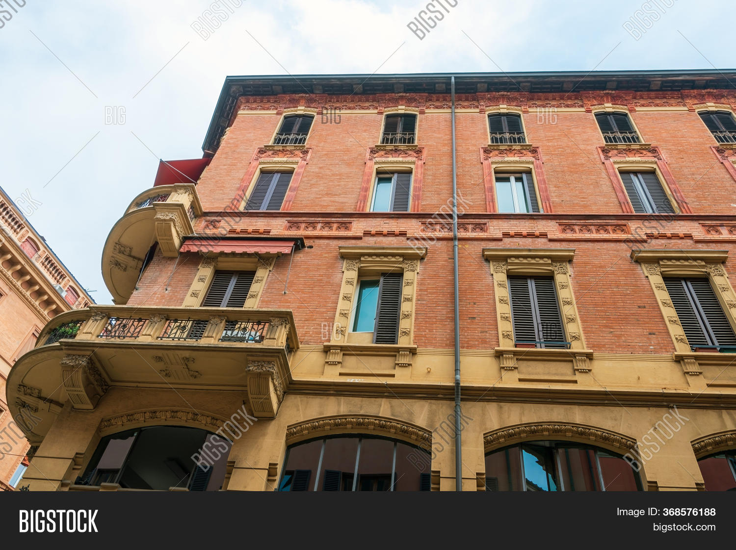 Antique Building View Image & Photo (Free Trial) | Bigstock