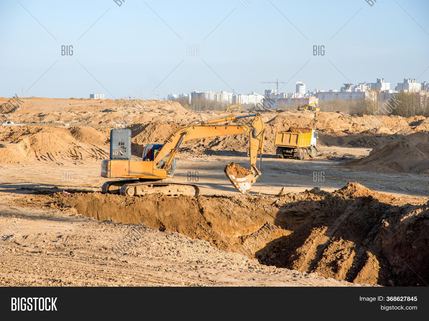 Large Excavator Image & Photo (Free Trial) | Bigstock